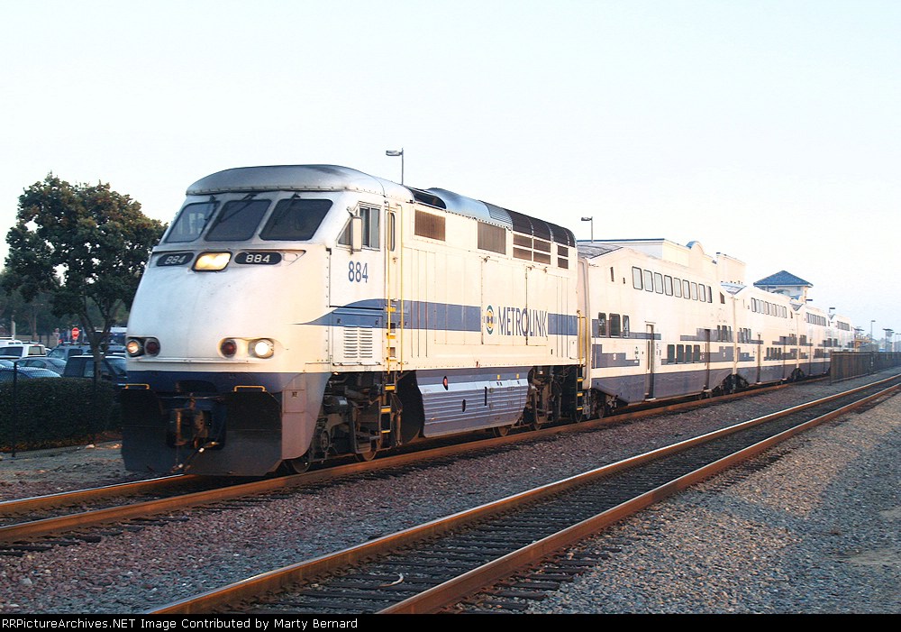 Metrolink 884 Departing Nothbound With Train 808